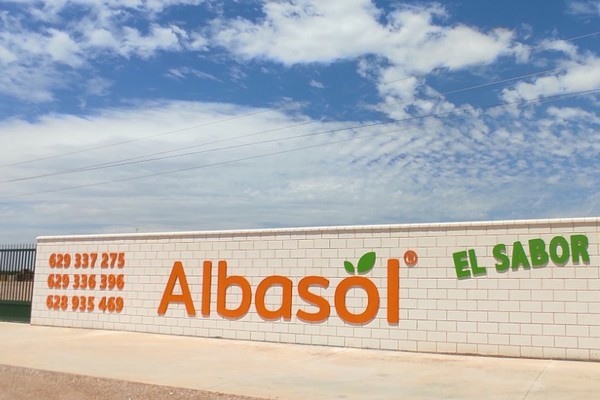 "Todo el beneficio se lo llevan las plataformas y los supermercados"